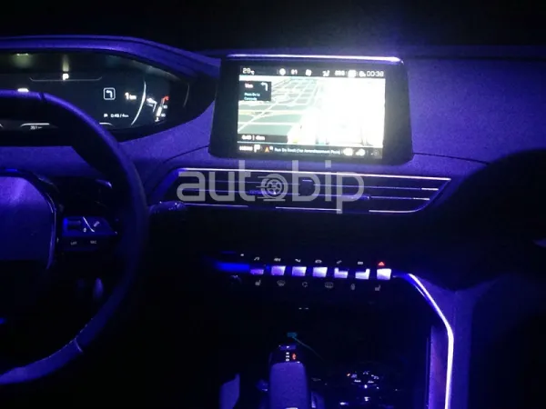 Peugeot révolutionne le poste de conduite avec son nouveau i-Cockpit Peugeot révolutionne le poste de conduite avec son nouveau i-Cockpit